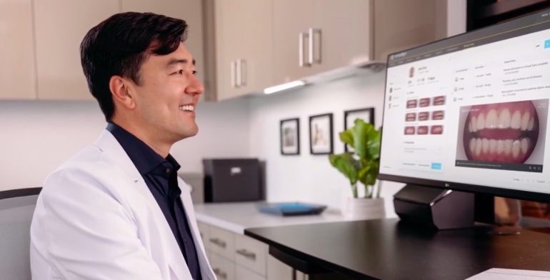 Tu sonrisa en la palma de tu mano: Así funciona Invisalign Virtual Care ...